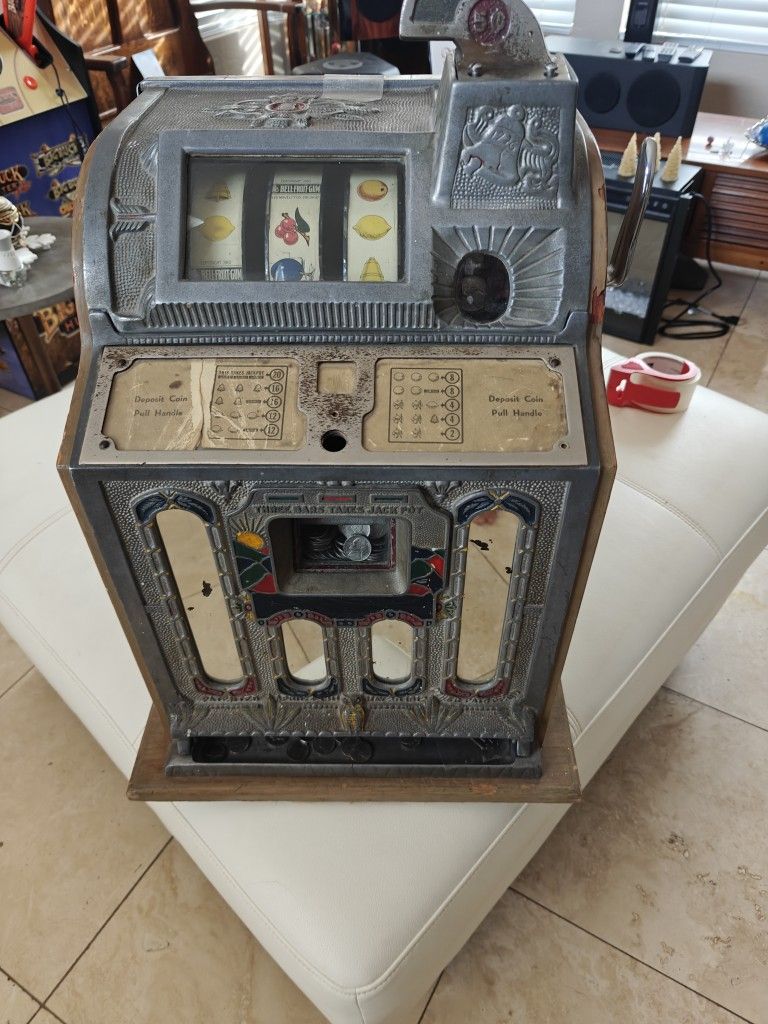 Antique Nickel Slot Machine for Sale in Phoenix, AZ - OfferUp
