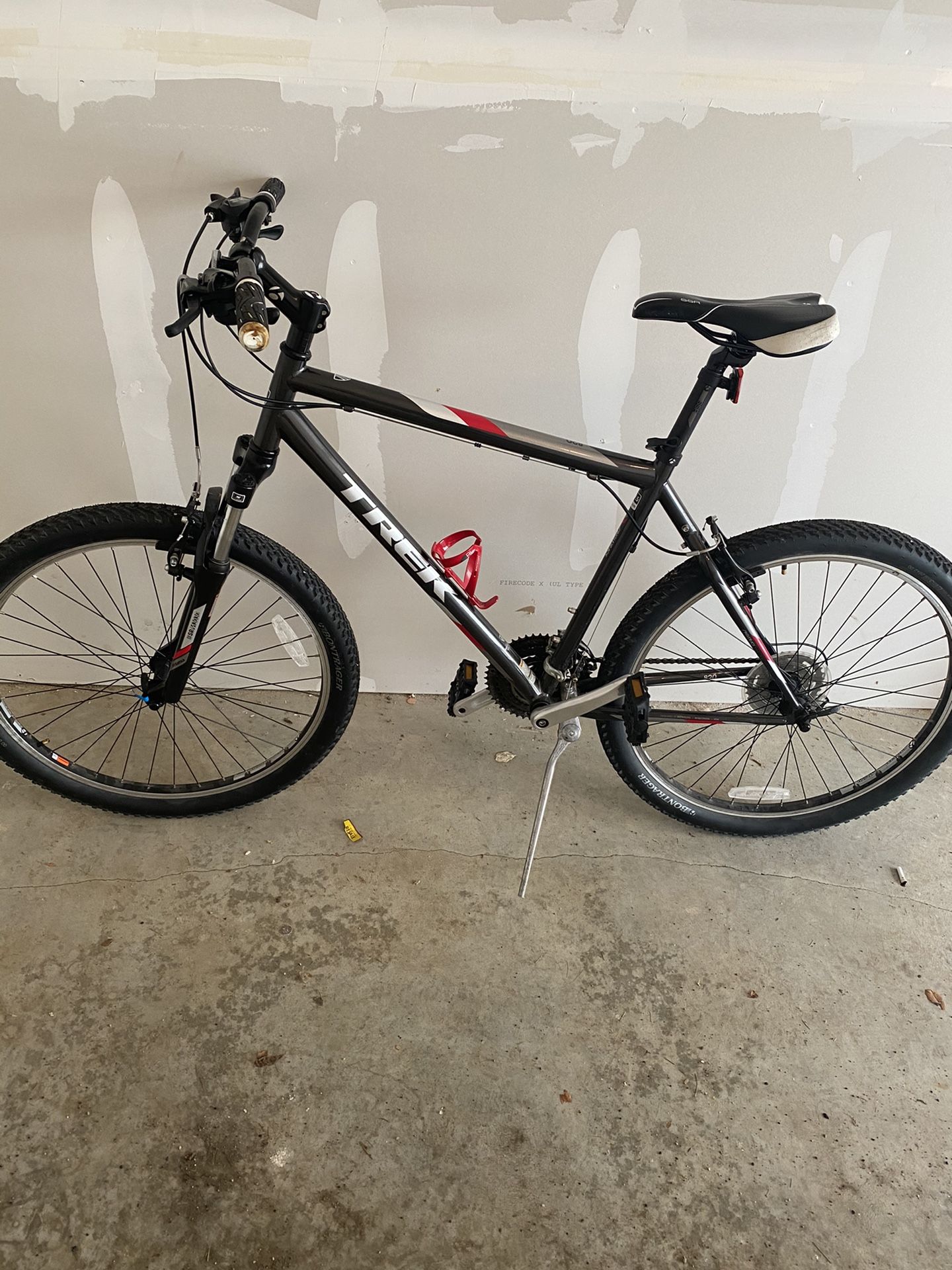 Trek 820 Mountain Bike for Sale in Bolingbrook, IL - OfferUp