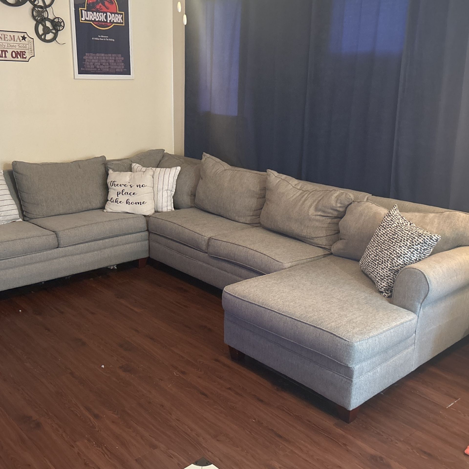 Sectional Couch With Chase Lounge for Sale in Moreno Valley, CA - OfferUp
