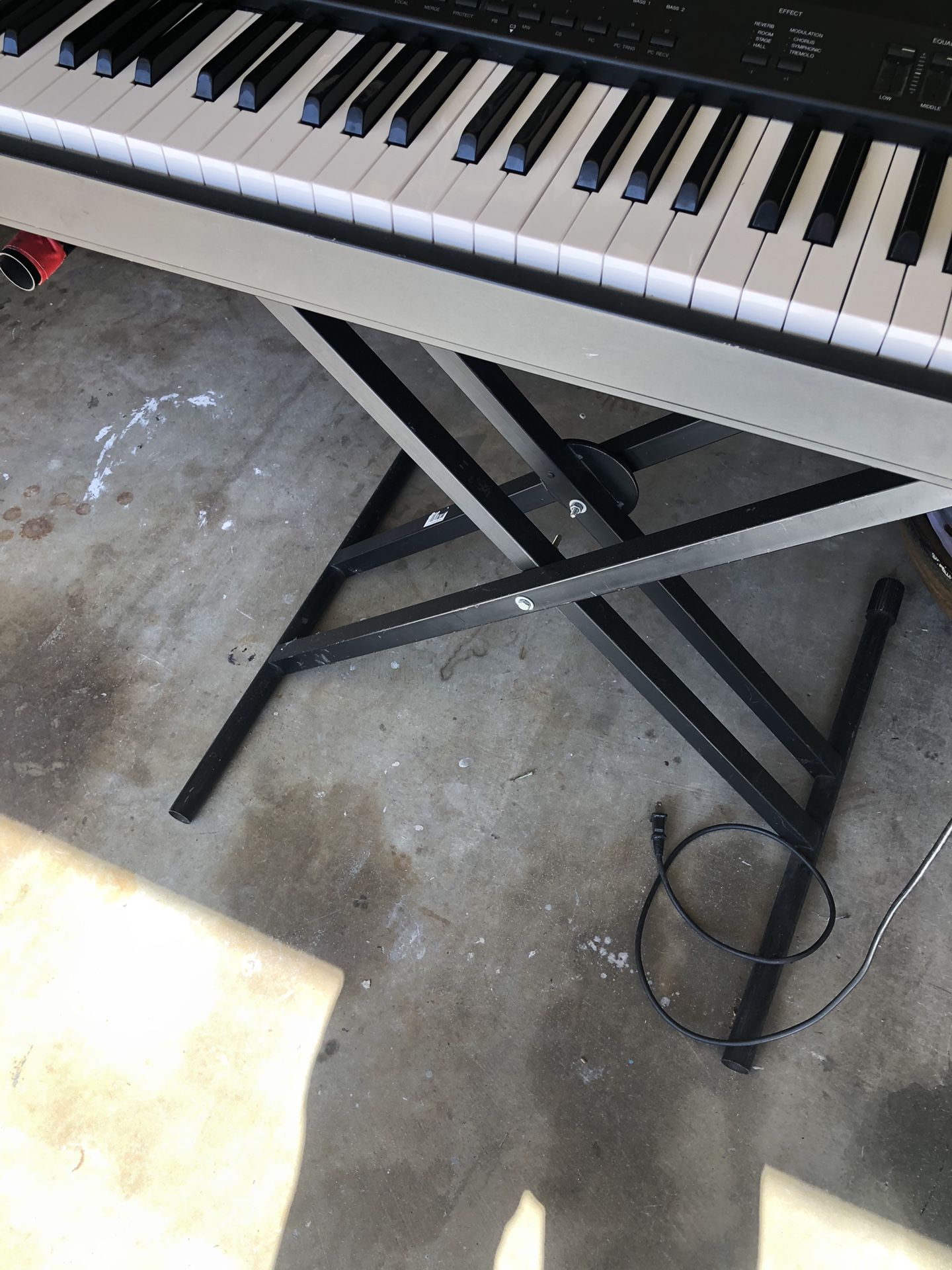 Yamaha Clavinova PF P100 Keyboard With Internal Speakers And Stand For