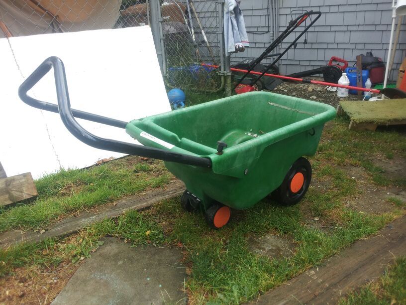 Retired Scotts brand lawn and yard cart for Sale in Tacoma, WA - OfferUp
