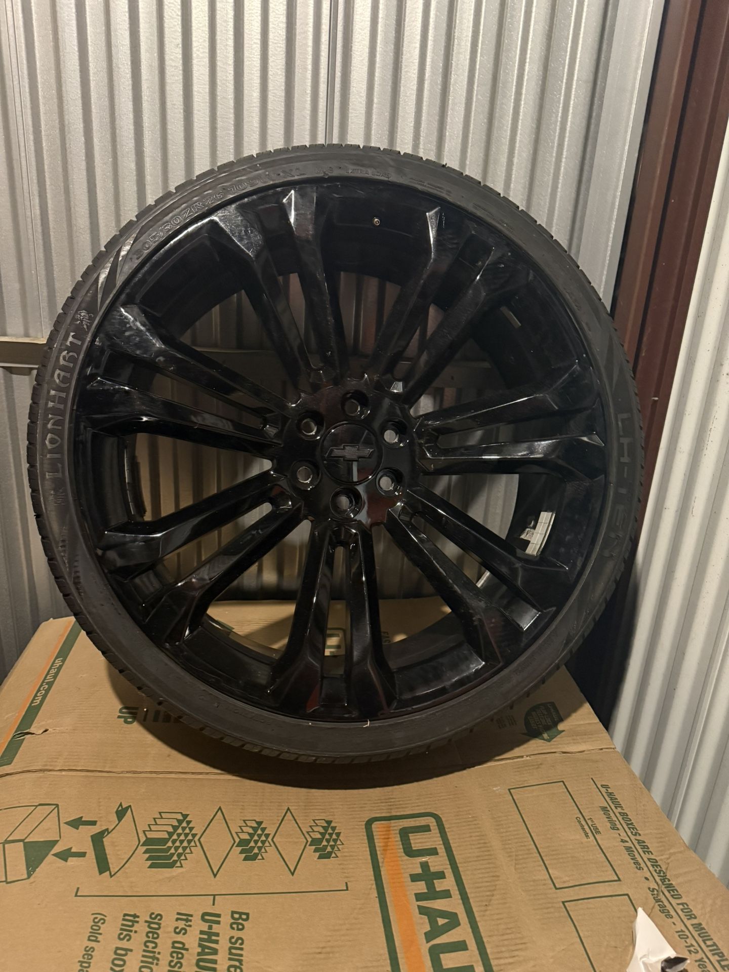 4 Chevy Rims And Tires 26 Inch for Sale in Severn, MD - OfferUp
