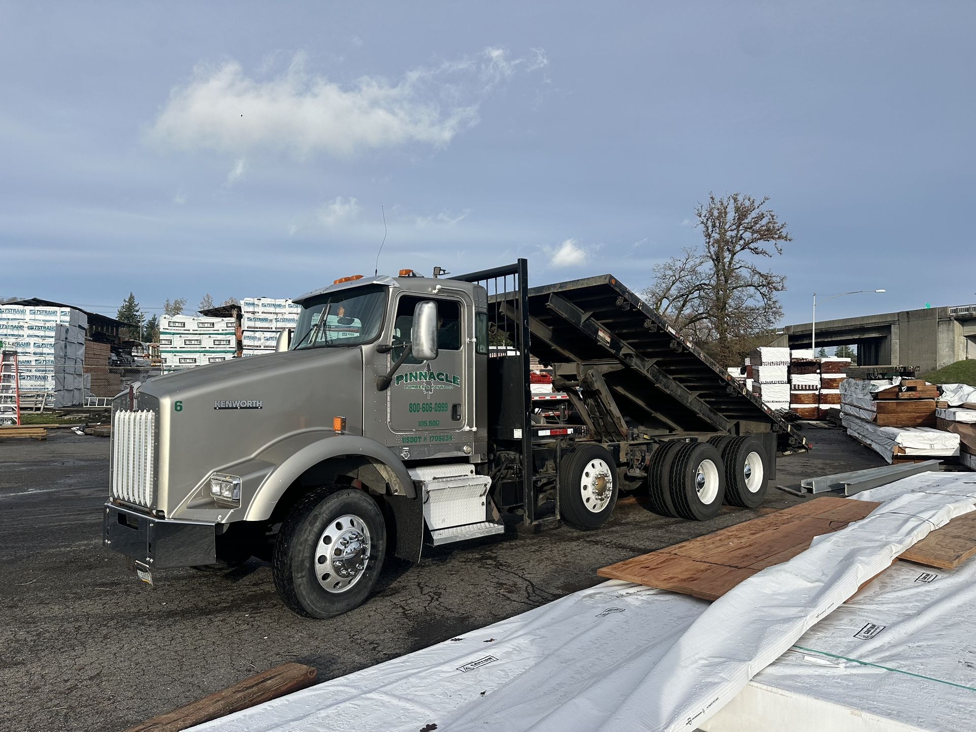 2005 KENWORTH T800 for Sale in Lakewood, WA - OfferUp