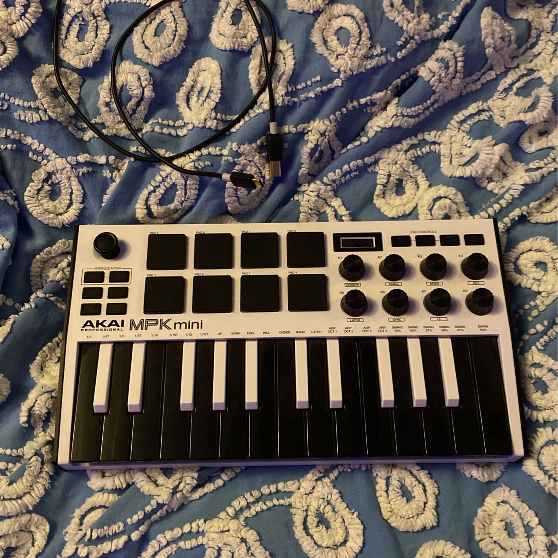 AKAI MPK mini Piano for Sale in Redondo Beach, CA - OfferUp
