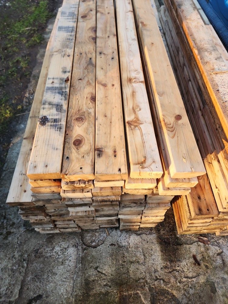 50 Wood Lumber 2x4 4ft for Sale in Federal Way, WA - OfferUp