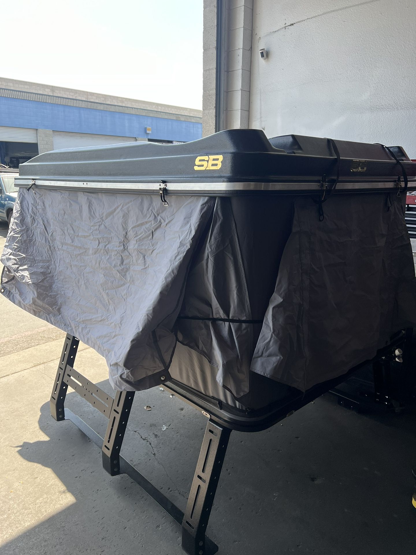 Smittybilt Hard shell Roof Top Tent RTT Hardshell for Sale in Spring ...