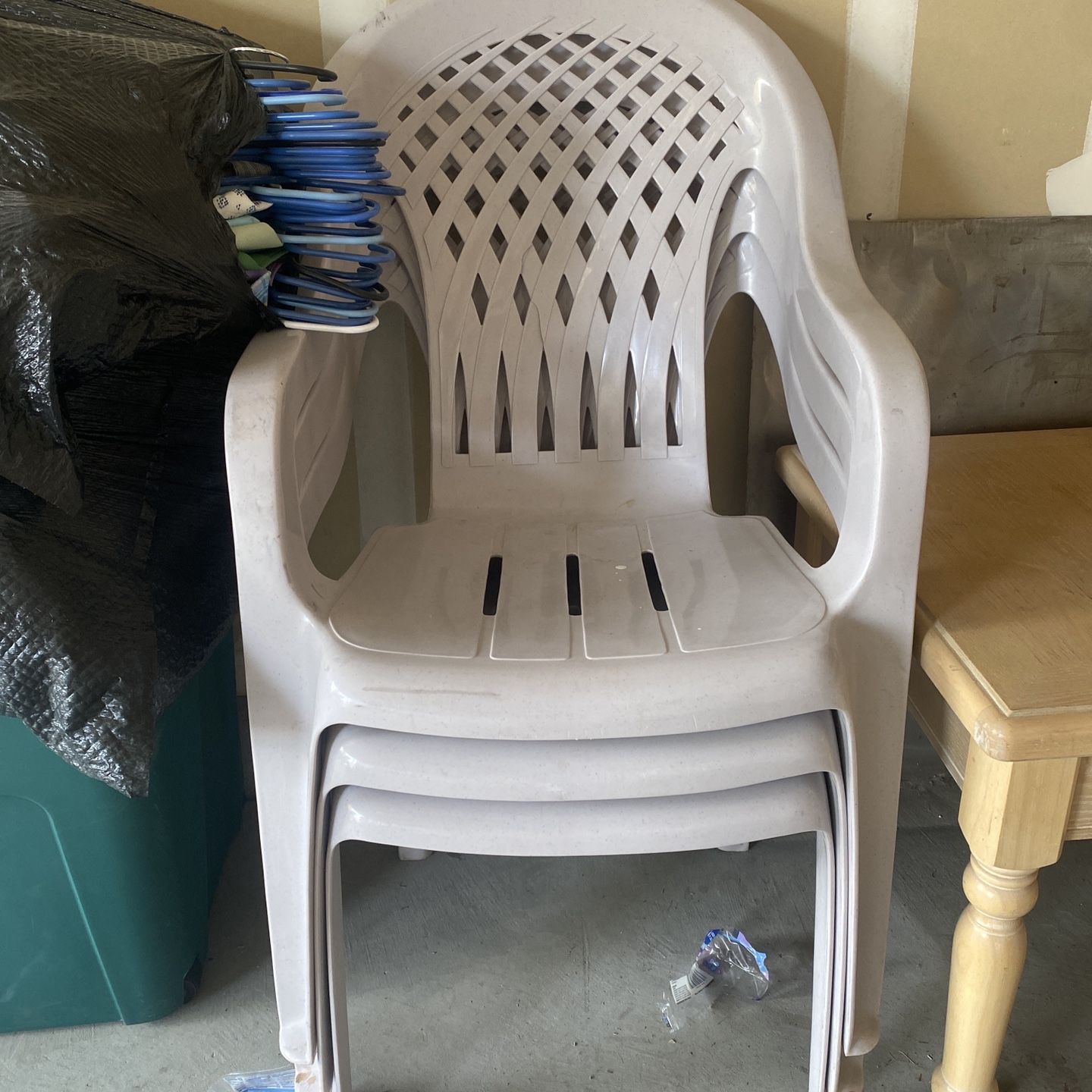 Plastic chairs for Sale in North Las Vegas NV OfferUp