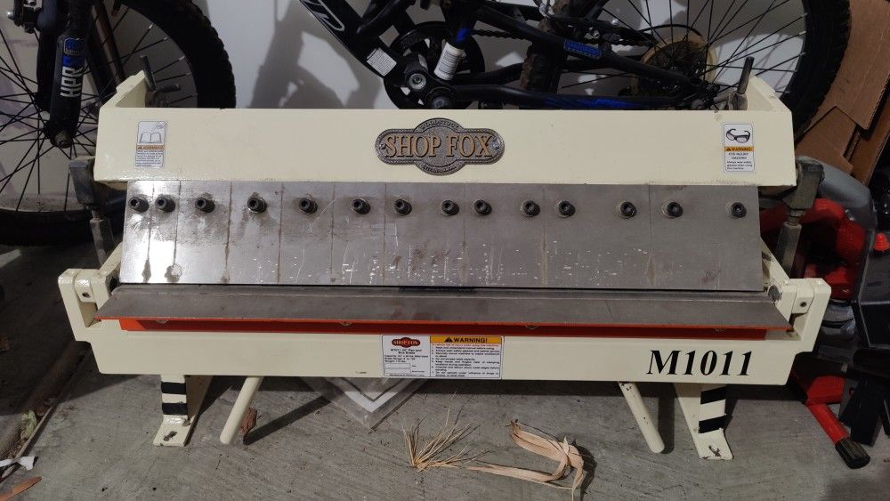 SHOP FOX M1011 24" ADJUSTABLE PAN & BOX BRAKE for Sale in Las Vegas, NV ...