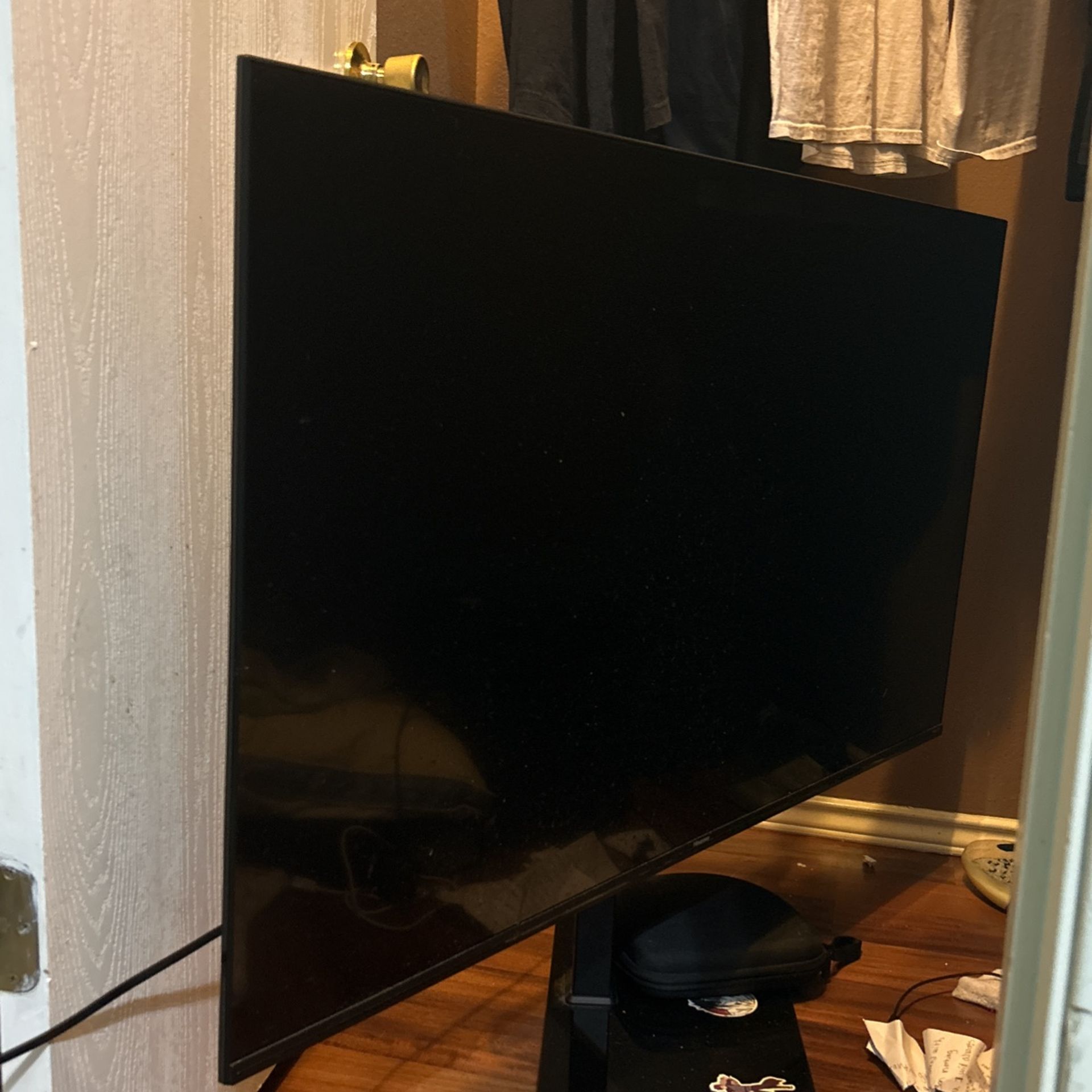 55 inch roku tv 4k uhd for Sale in Mcallen, TX - OfferUp