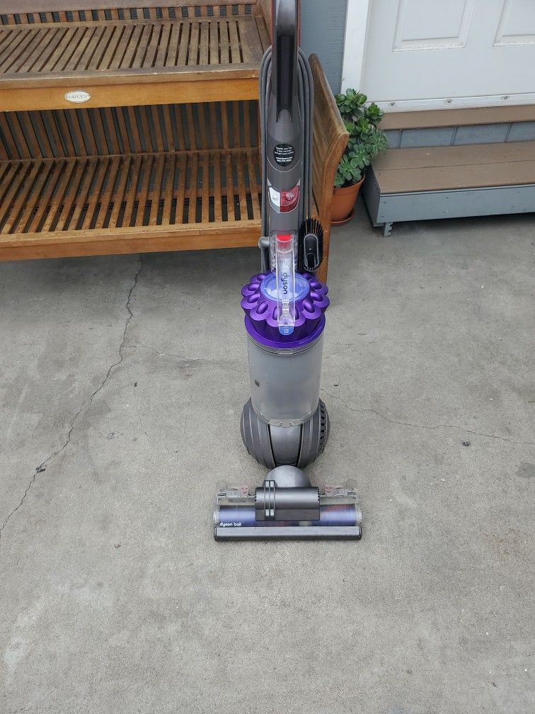 Dyson Vacuum for Sale in San Diego, CA - OfferUp