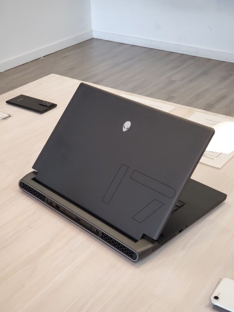 Alienware M17 R5 17. 3'' Ryzen 7 16gb Ram 512gb Ssd RX 6700M - 5 ...