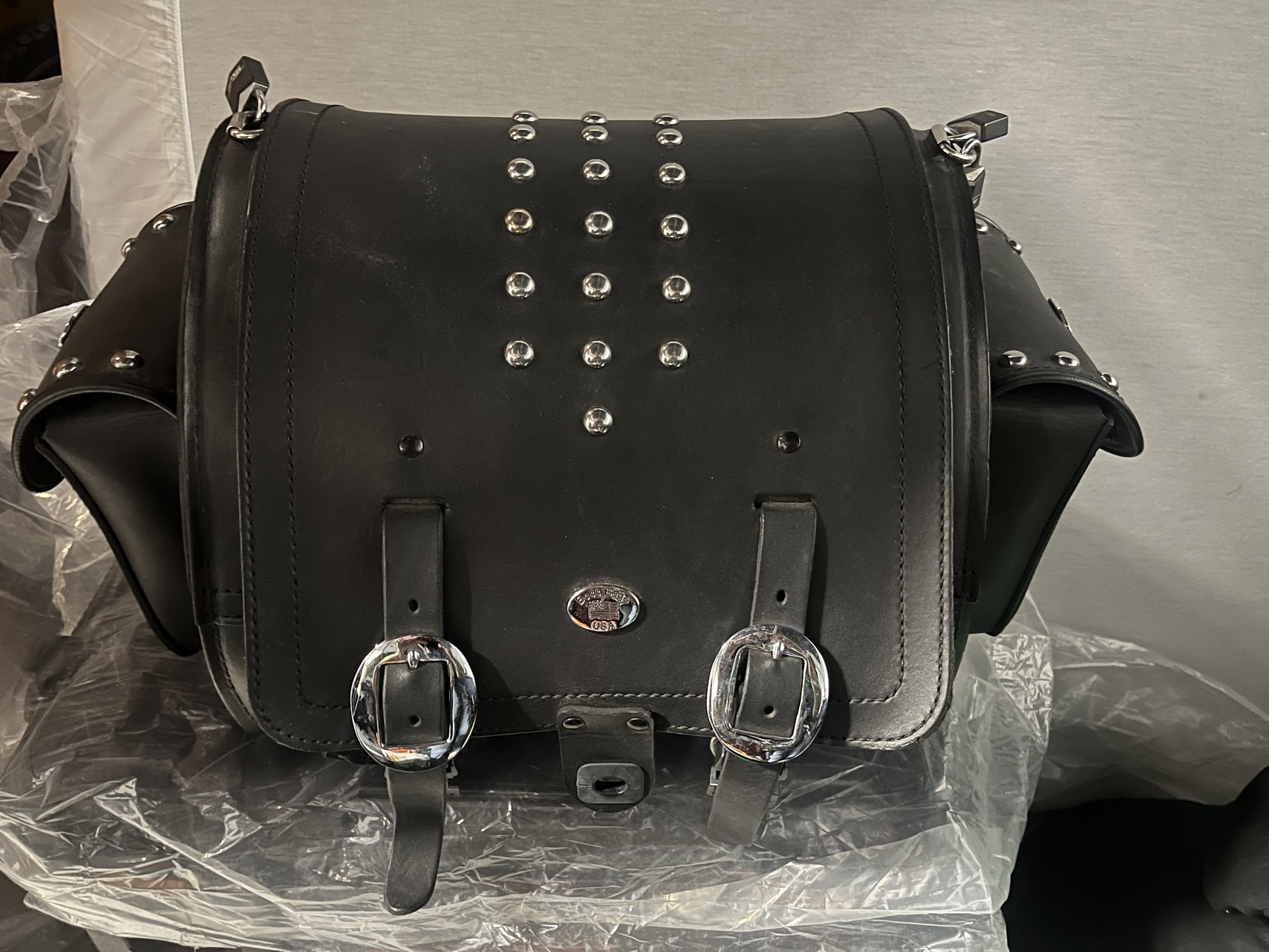 Boss Bags Genuine Leather Trunk Bag For Motorcycle for Sale in Phoenix ...