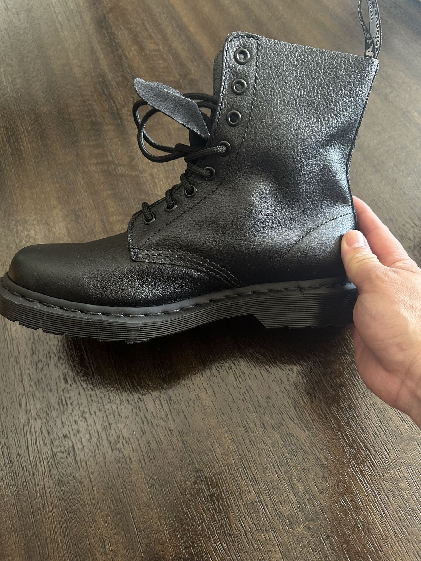 Doc Martens 1460 Pascal Women’s Sz 8 for Sale in Los Angeles, CA - OfferUp