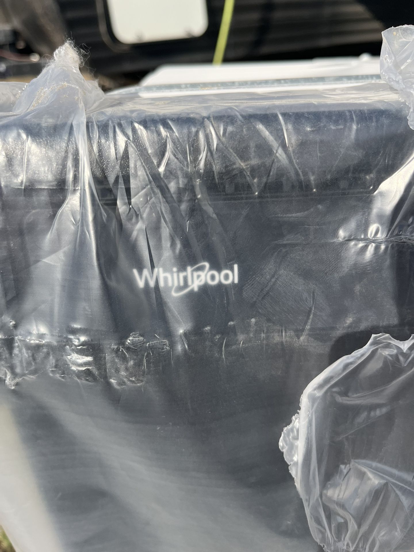 Whirlpool 24-in Fully Visible (Front) Built-in Dishwasher ( Black ...