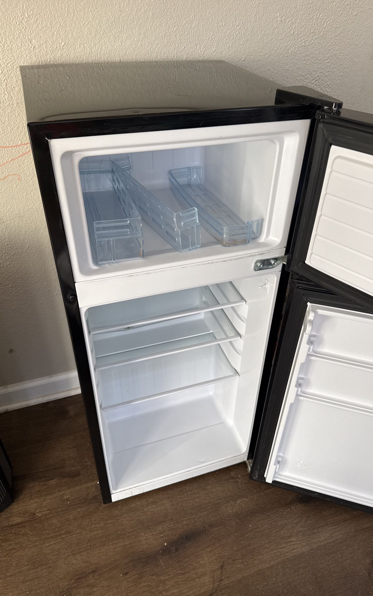 Mini fridge for Sale in Gilbert, AZ - OfferUp