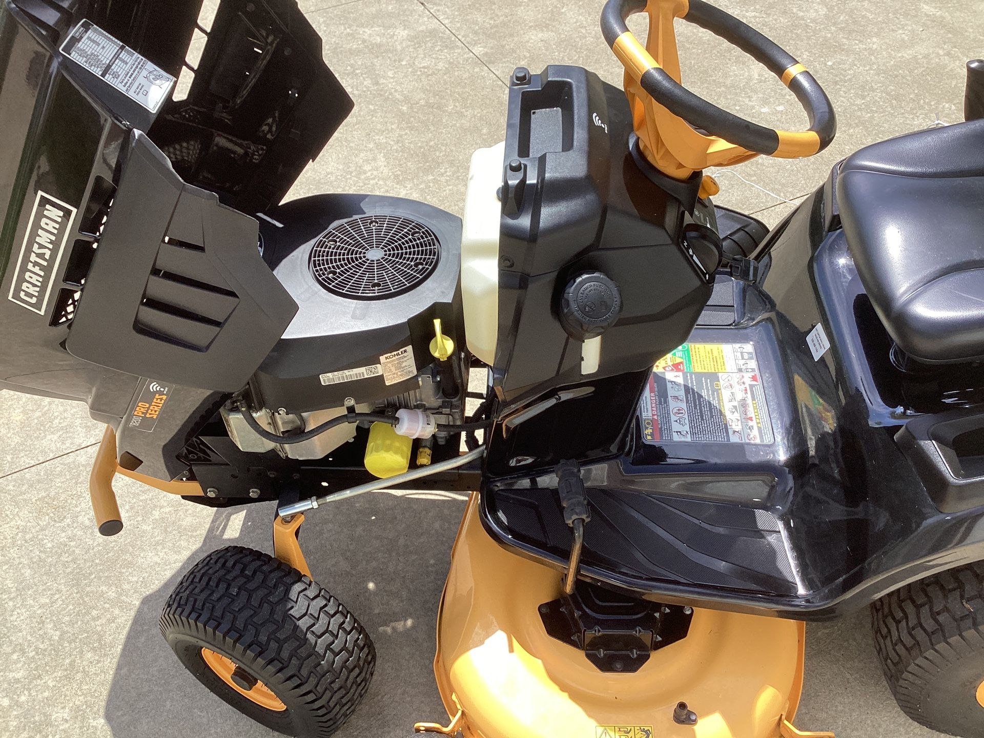 Craftsman Pro Series Riding Mower for Sale in Louisville, OH - OfferUp