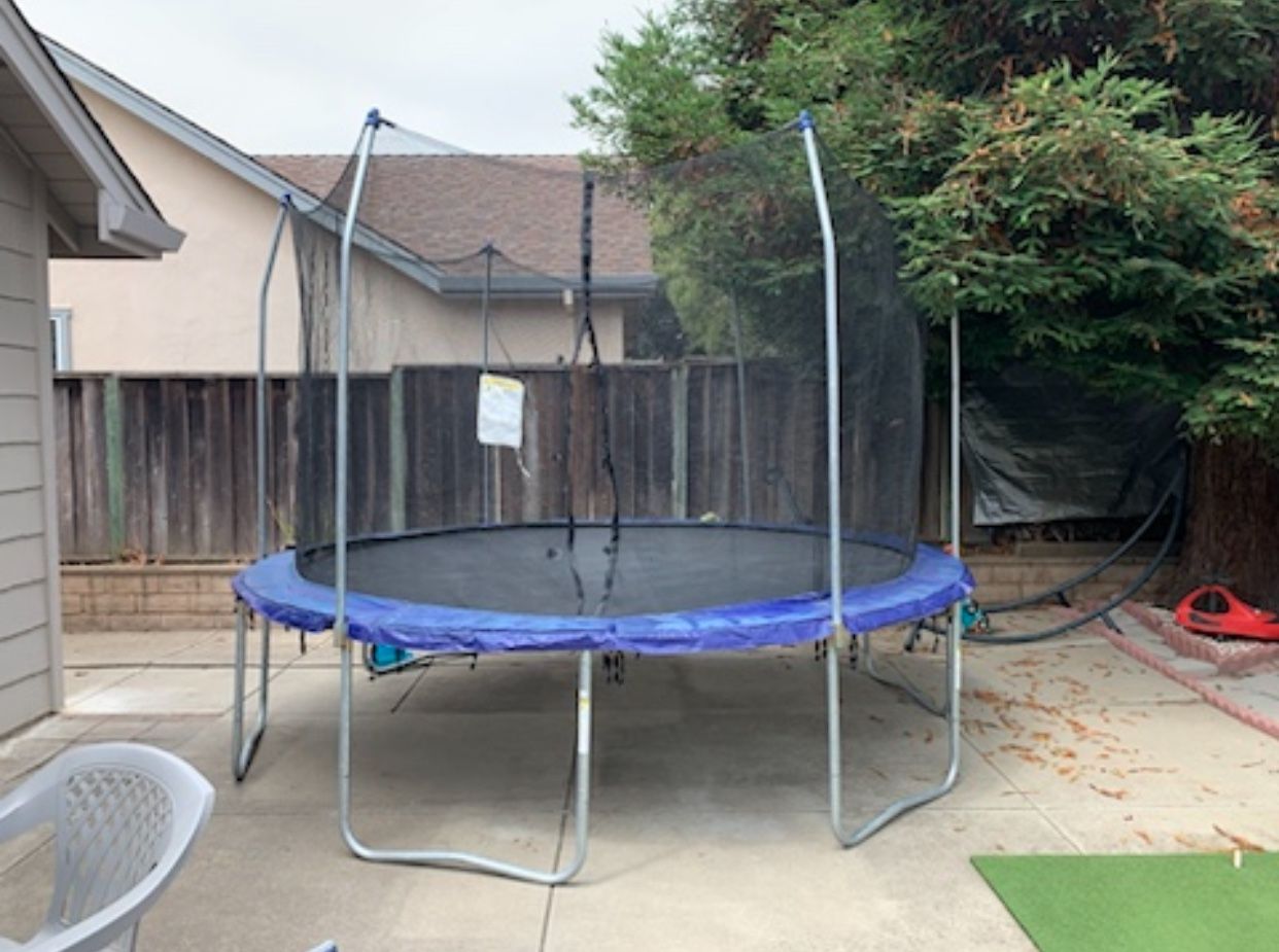 Trampoline for Sale in Salinas, CA - OfferUp