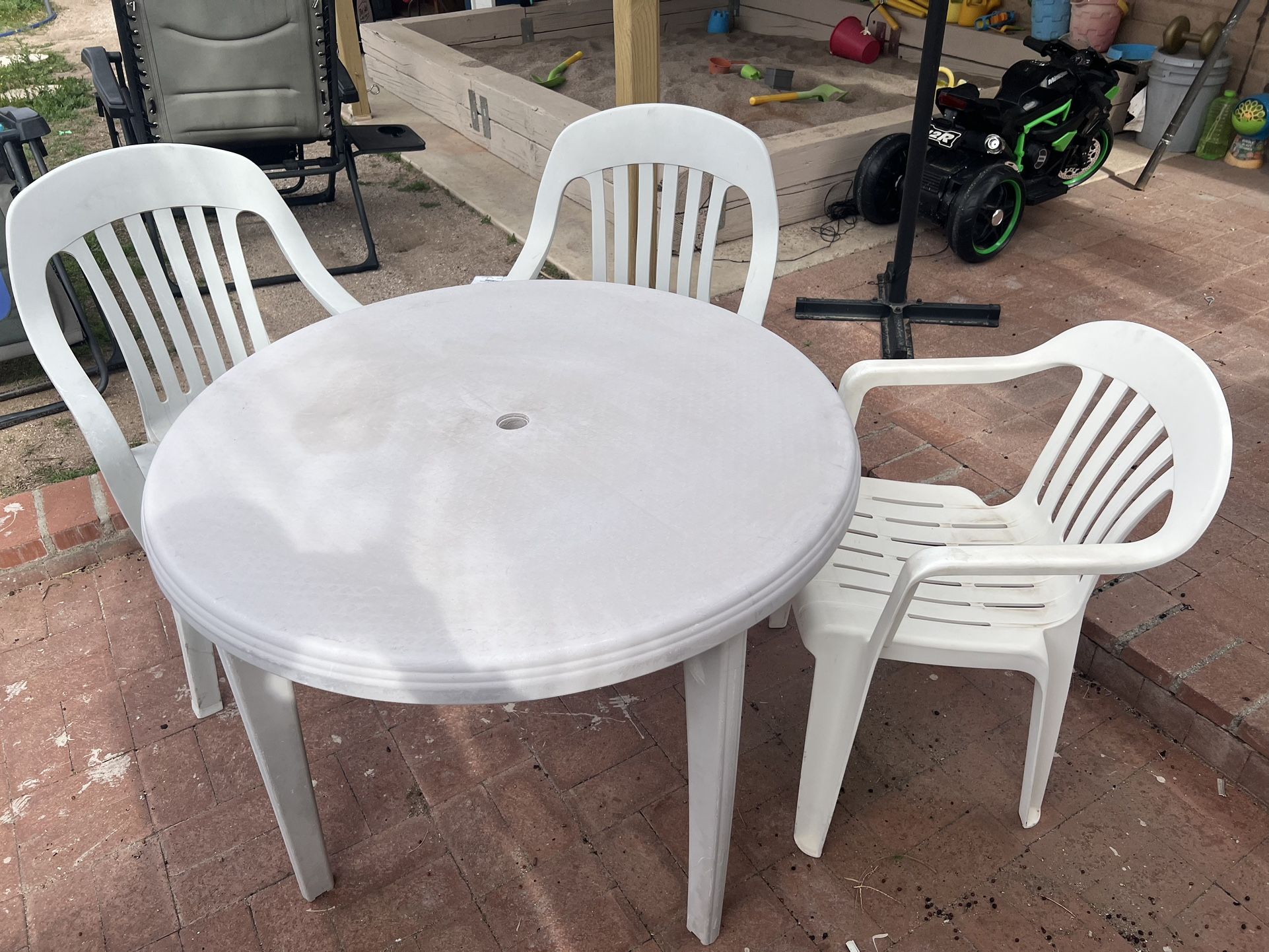 Plastic Table And Chairs for Sale in Tucson, AZ - OfferUp