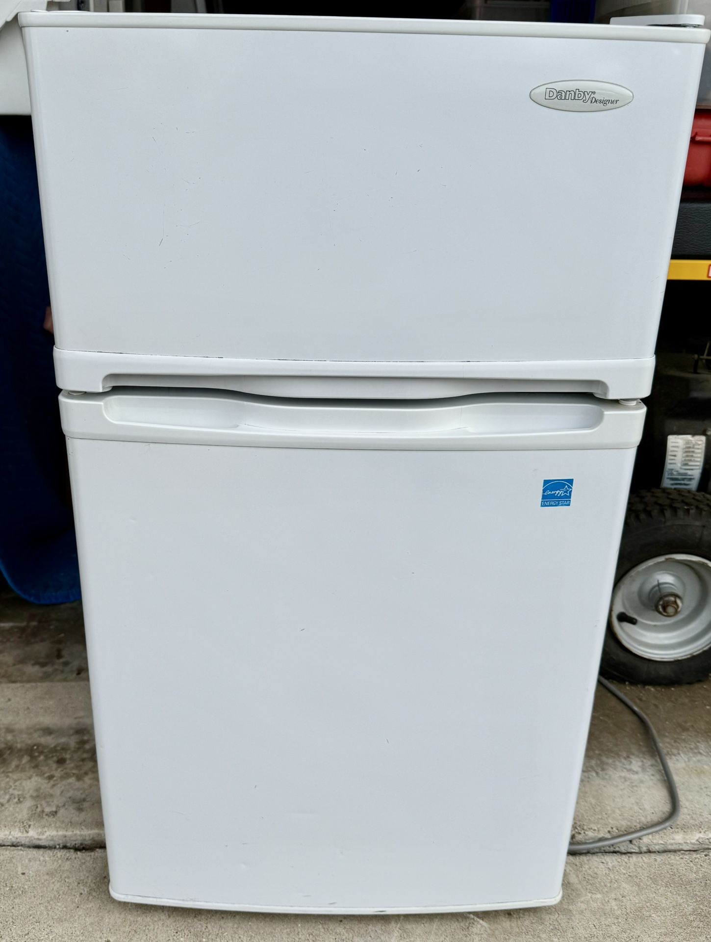 Danby Mini Fridge Freezer 3.1 Cu Ft 35” Tall 18” Wide 16.5 Deep ...