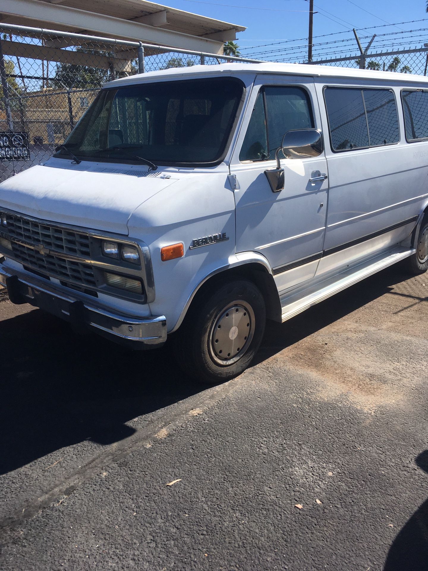 Parting Out Van 95 With Good 350 4l80 Trans for Sale in Glendale, AZ ...