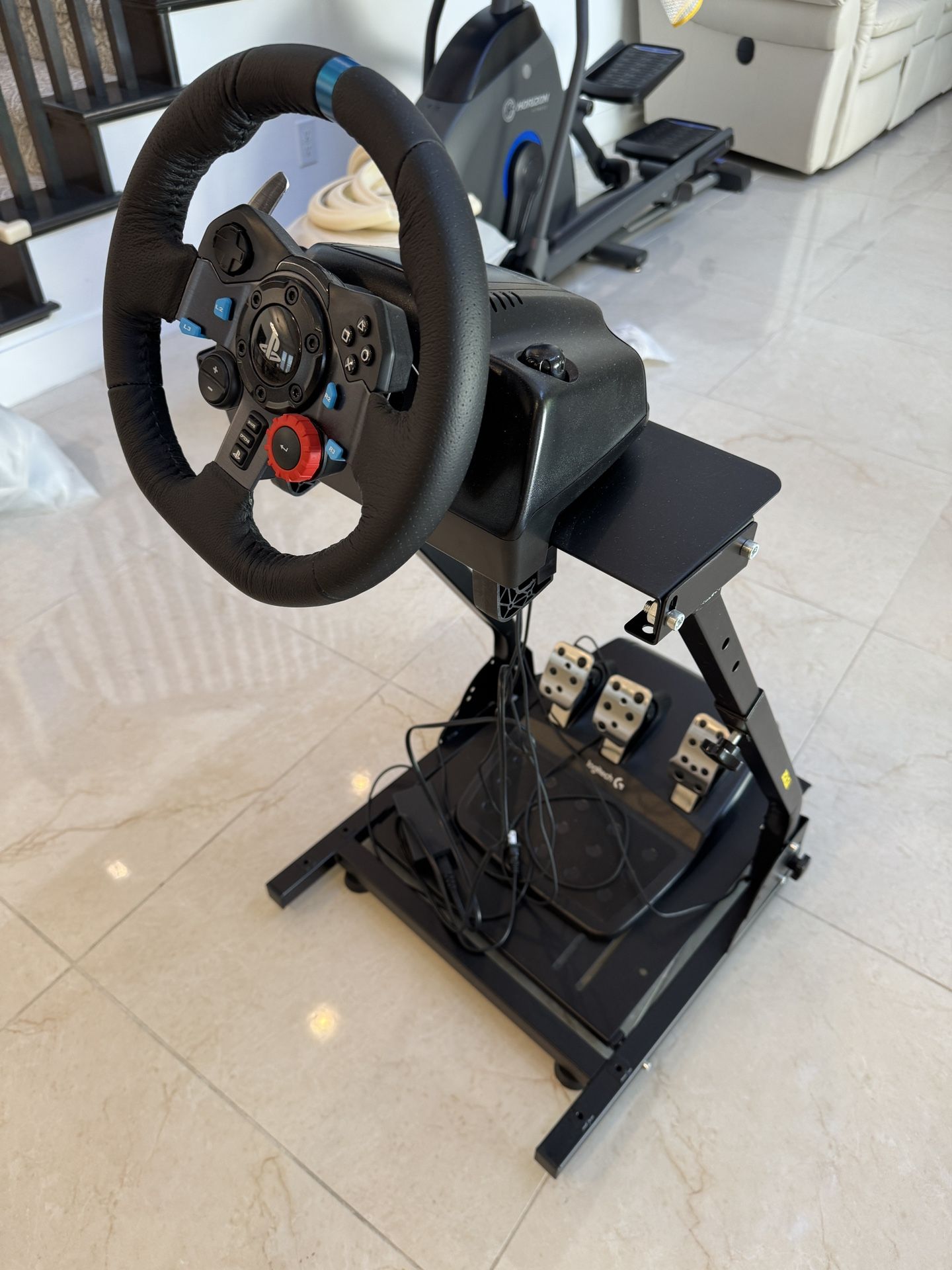 Like New ! Logitech G29 Wheel + Stand for Sale in Irvine, CA - OfferUp
