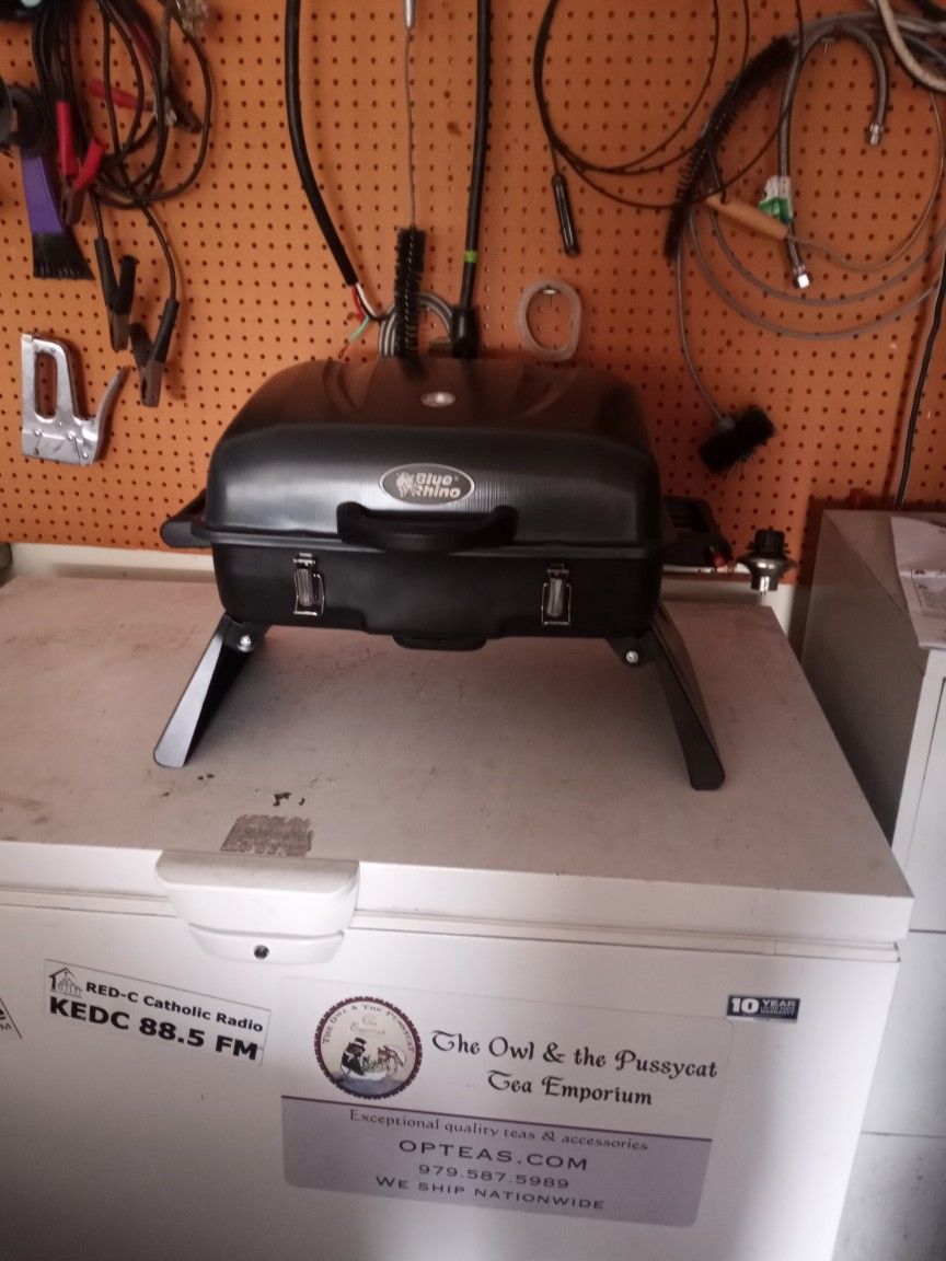 Blue Rhino Outdoor LP Gas Barbecue Grill Model GBT10039L for Sale in ...