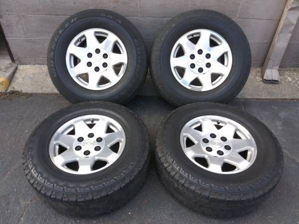 17 inch Chevrolet 6 lug rims with caps. fits cadillac or gmc for Sale ...