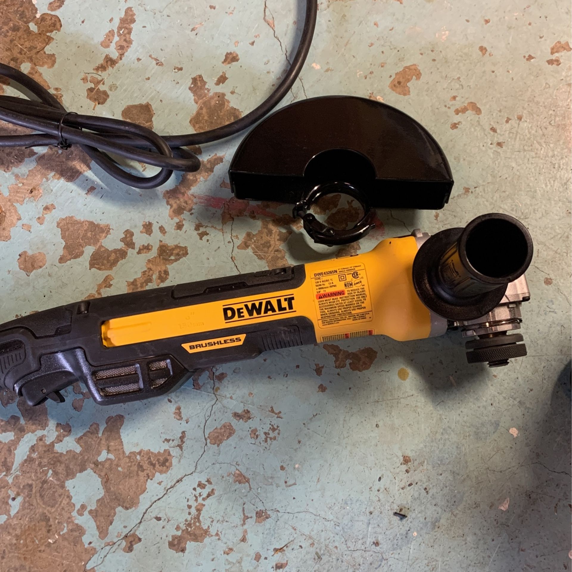 Dewalt 5” Rat Tail No Lock Grinder for Sale in Seattle, WA - OfferUp