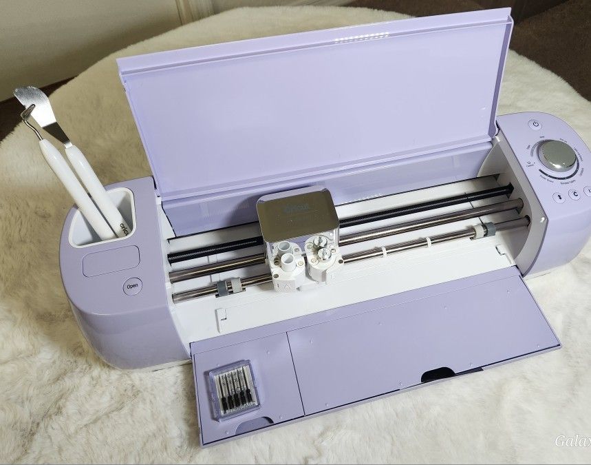 Cricut Smart 2 for Sale in Boynton Beach, FL - OfferUp