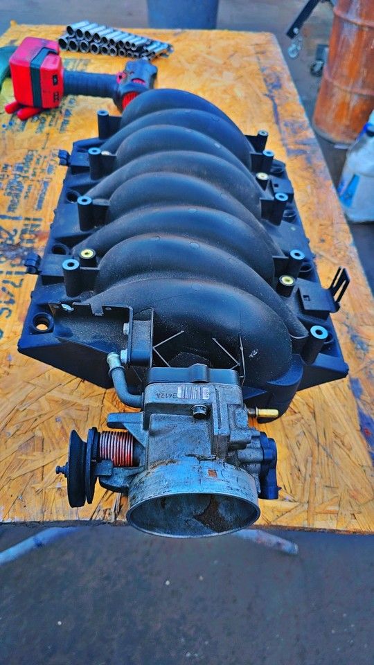 LS1 Intake Manifold With Throttle Body for Sale in Los Angeles, CA ...