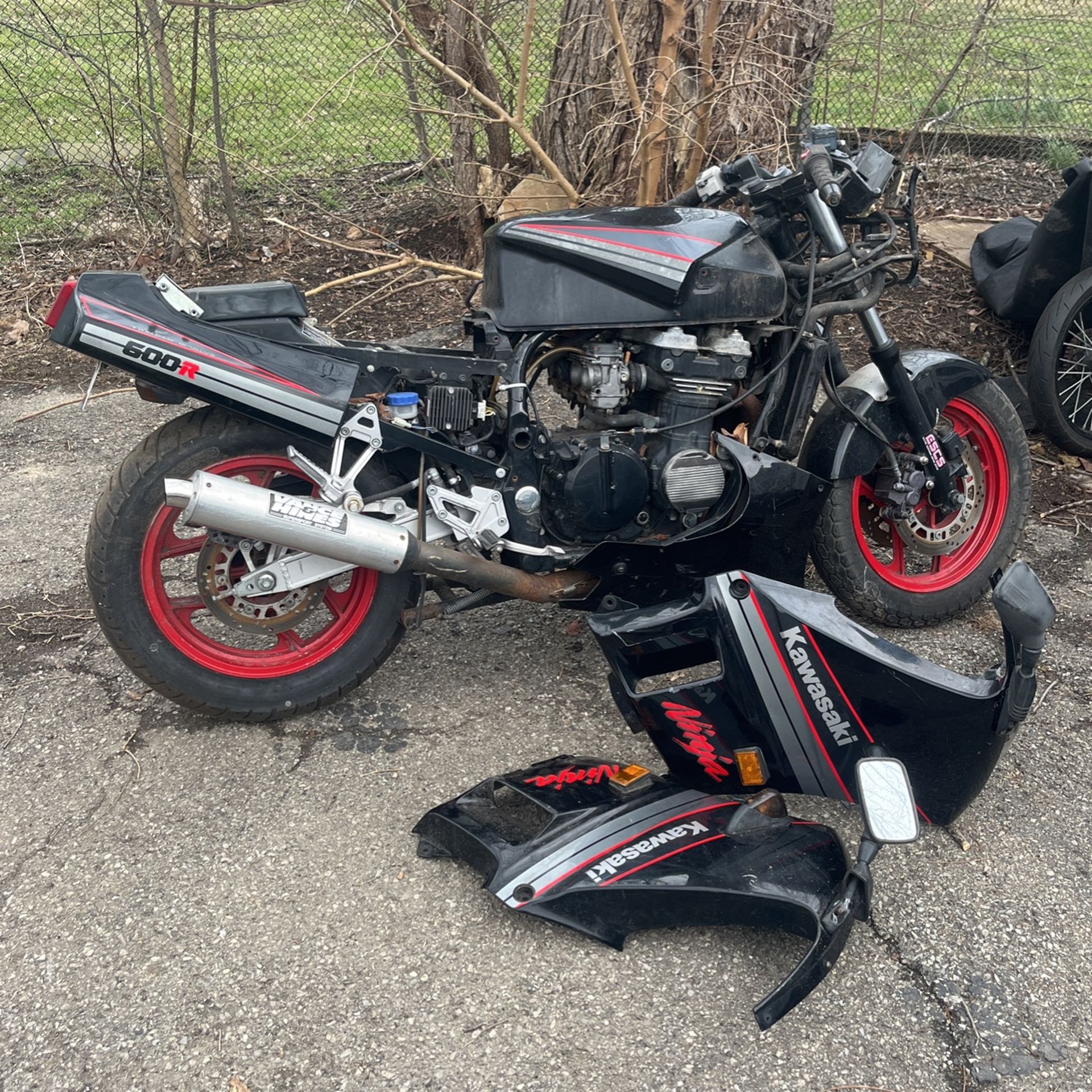 1988 Kawasaki ninja 600r Kawasaki for Sale in Cleveland, OH - OfferUp