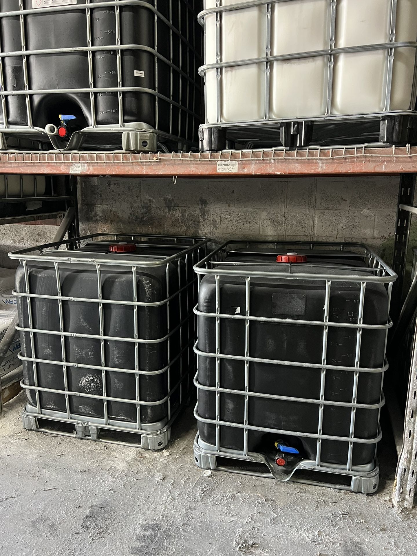 250 gallons water tank , ibc totes , tanque enrejado black for Sale in ...