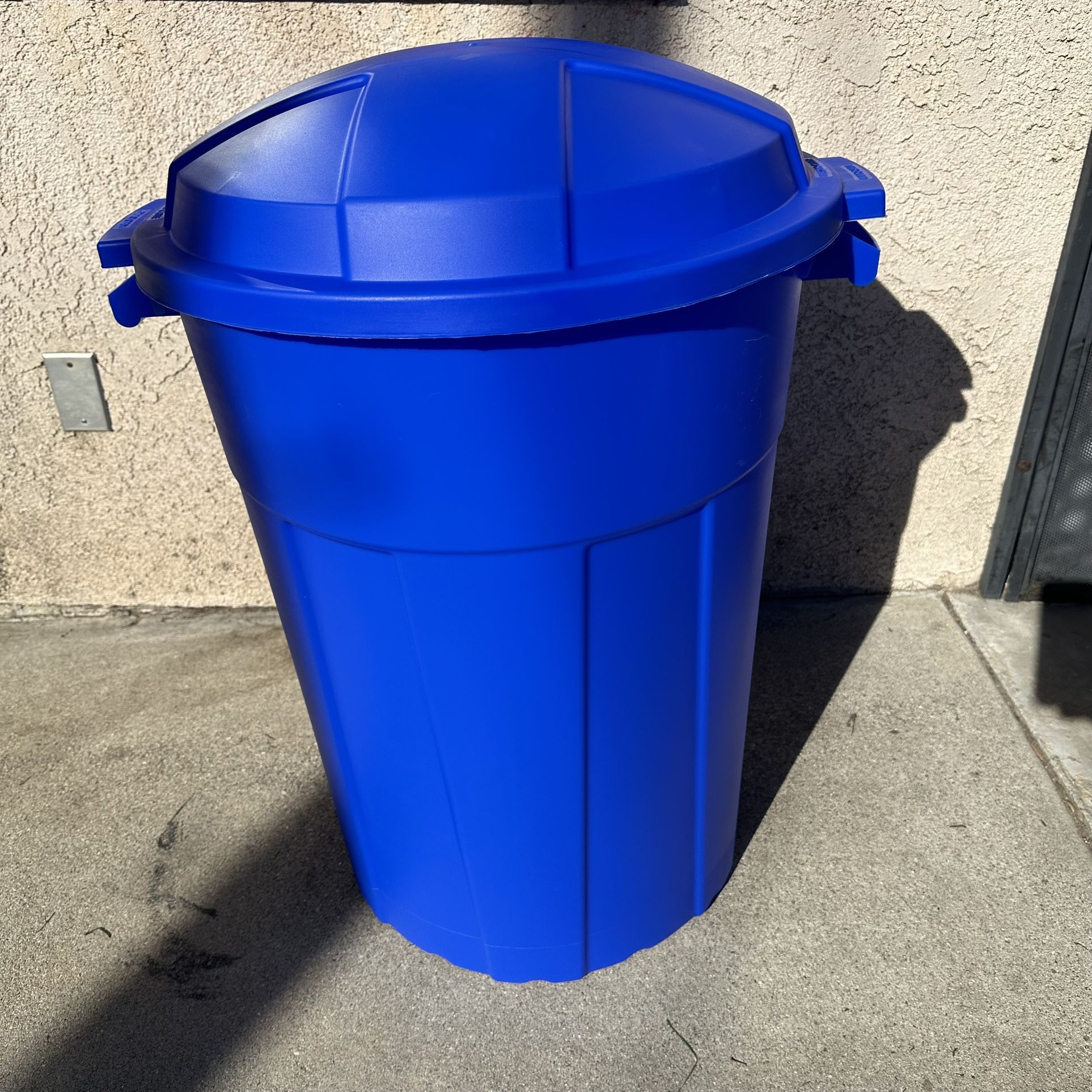 NEW! NUEVO! 32 Gals Recycling / Trash Blue Bin ( Bote Azul Para ...