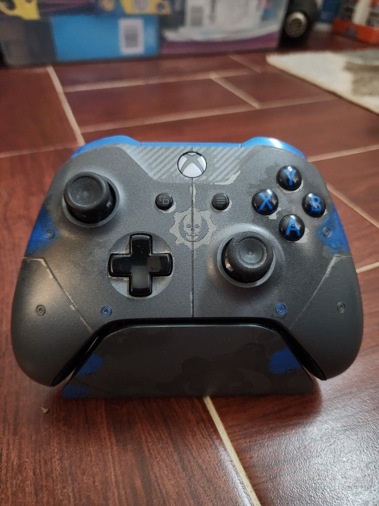 GEARS OF WAR 4 JD LIMITED EDITION XBOX CONTROLLER WITH MATCHING STAND ...