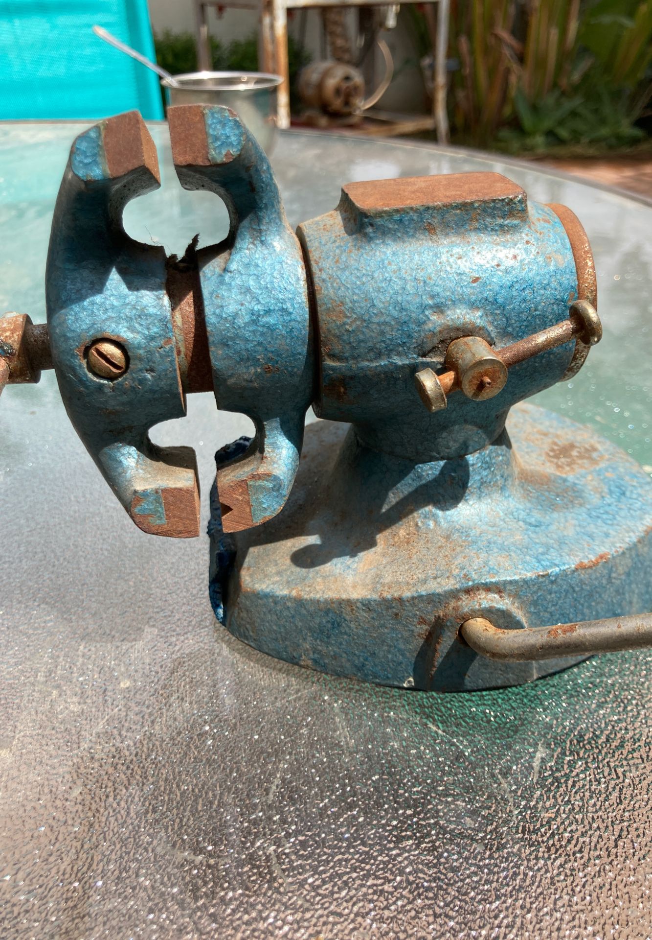 Vintage Oxwall suction table vise for Sale in Bakersfield, CA - OfferUp