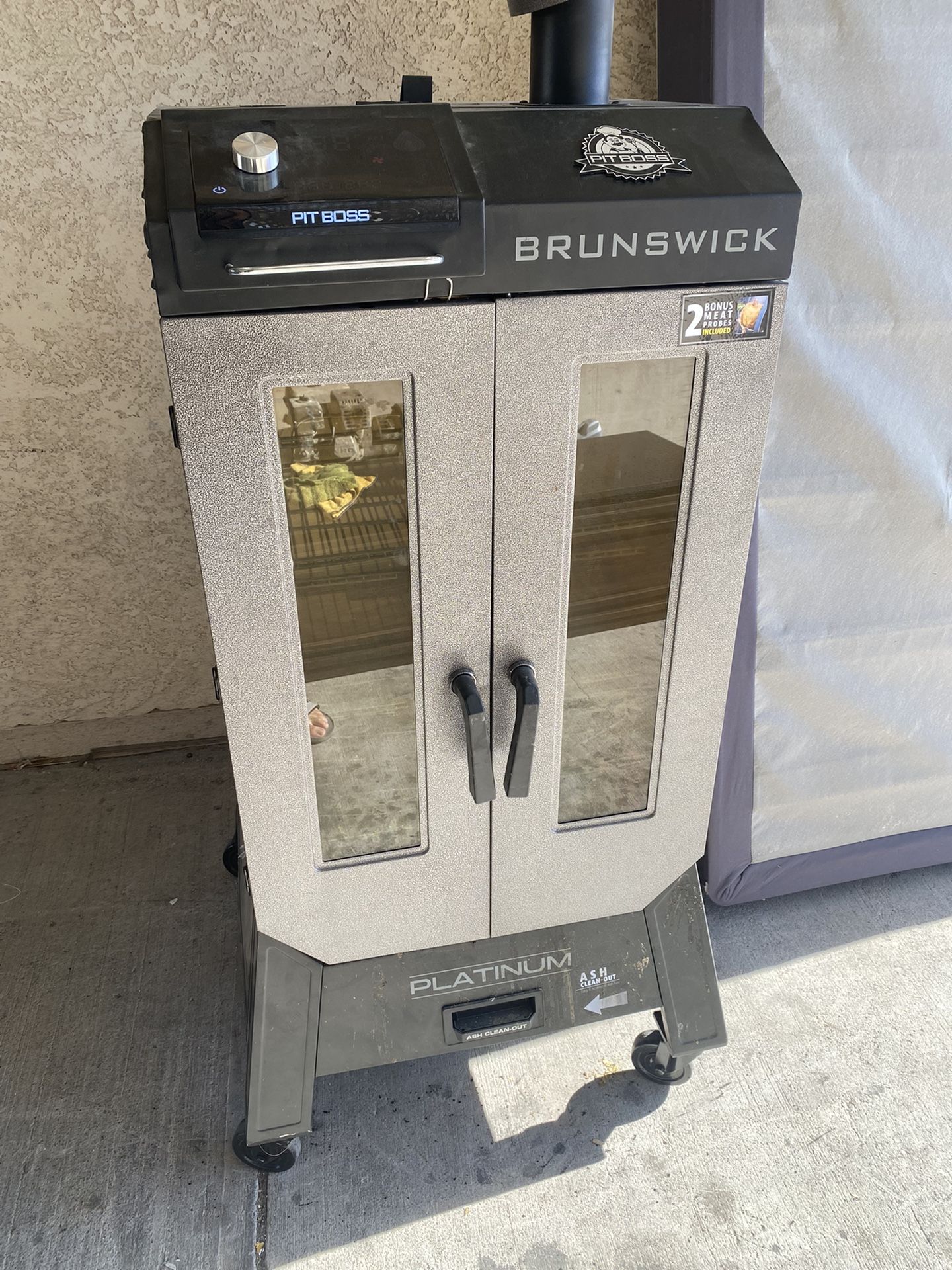 Pit Boss Platinum Brunswick Smoker for Sale in Las Vegas, NV - OfferUp