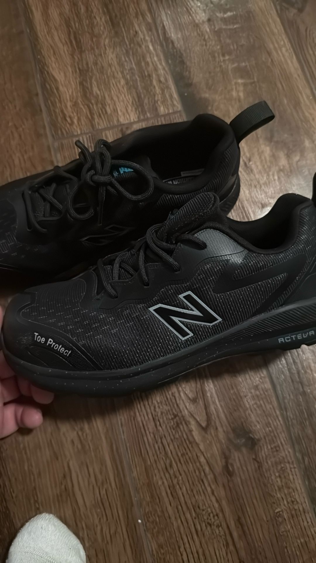 Unisex New Balance Steel Toe Work Shoes (Never Worn) No Box for Sale in ...