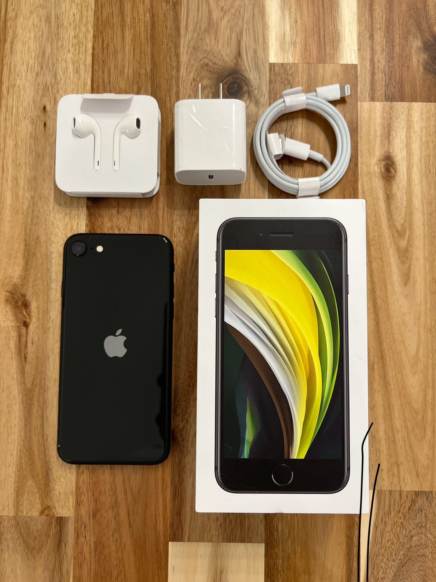 iPhone SE | 64GB | Black | Unlocked for Sale in Avondale, AZ - OfferUp