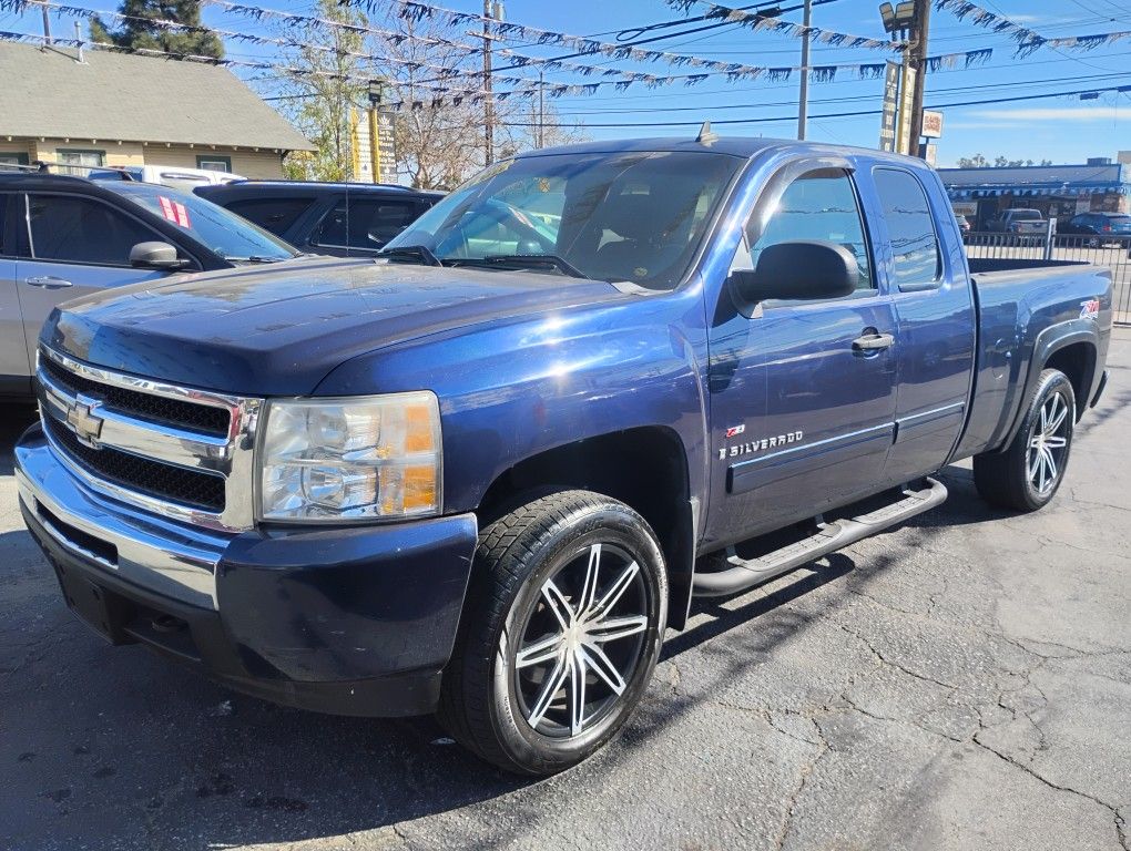 2008 Chevrolet Silverado for Sale in Pomona, CA - OfferUp