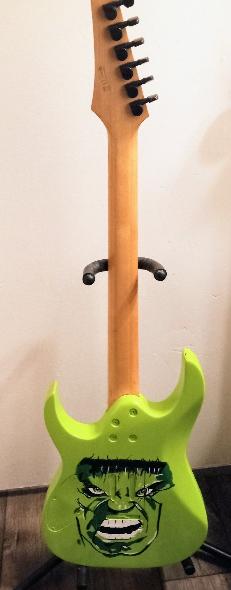 CUSTOM PAINTED IBANEZ GUITAR"THE HULK" COMPLETE WITH STRAP, NEW STRINGS ...
