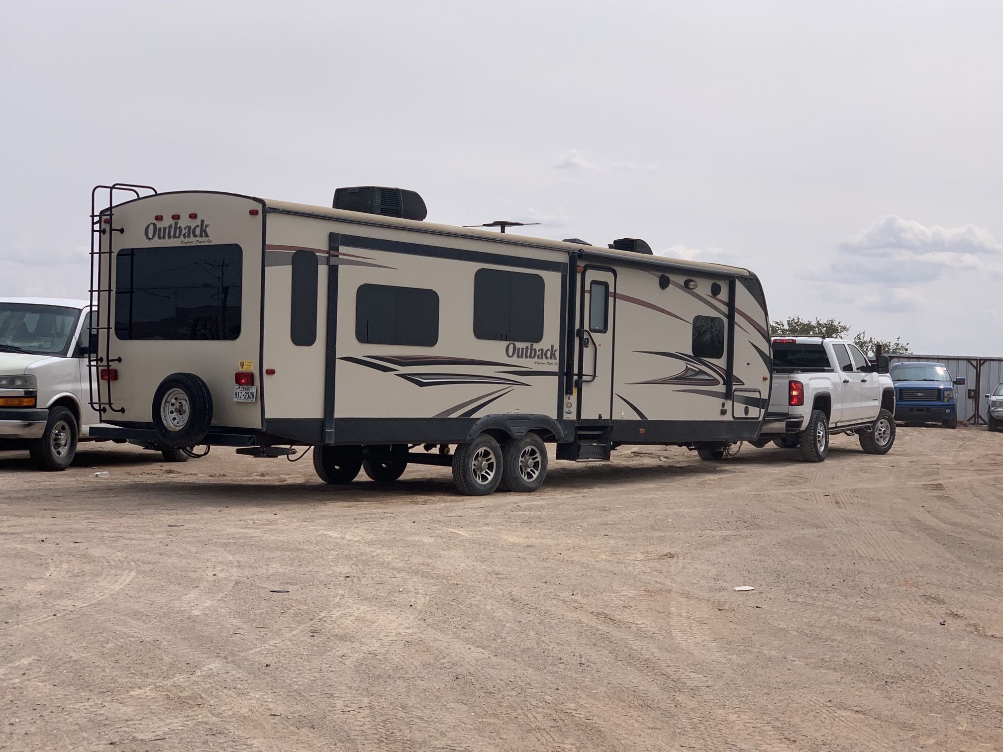 2015 keystone outback 316rl for Sale in El Paso, TX - OfferUp
