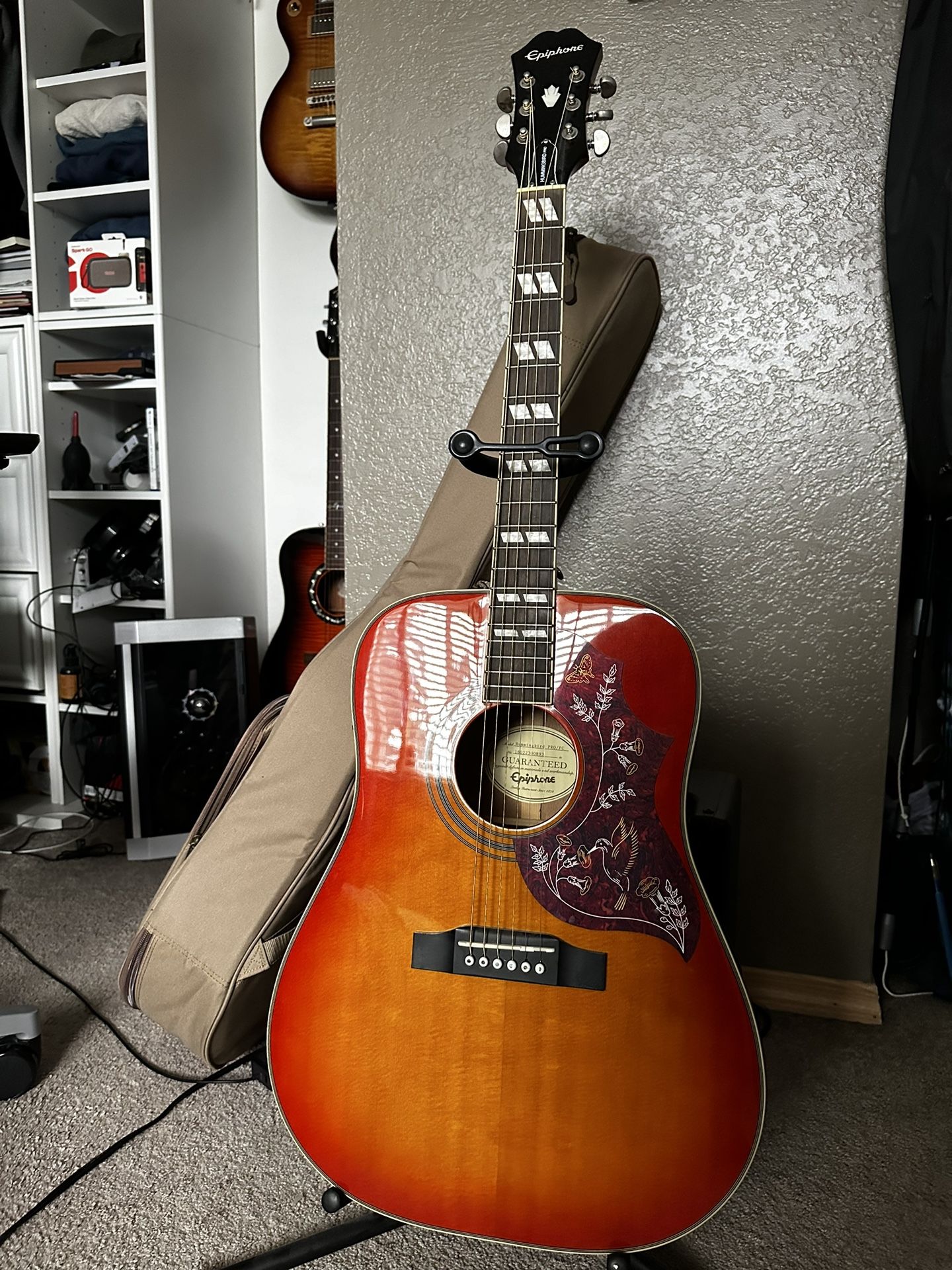 Epiphone - Hummingbird Pro for Sale in Everett, WA - OfferUp