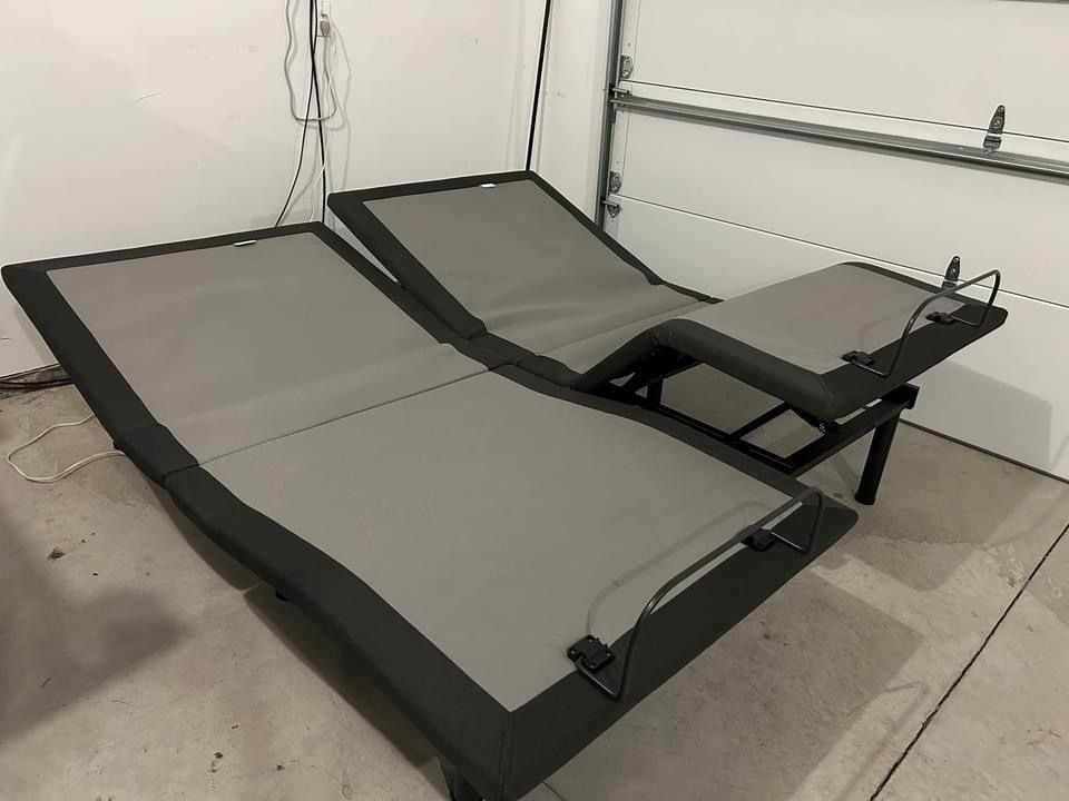 Like New Split King Casper Adjustable Bed Base for Sale in Portland, OR ...