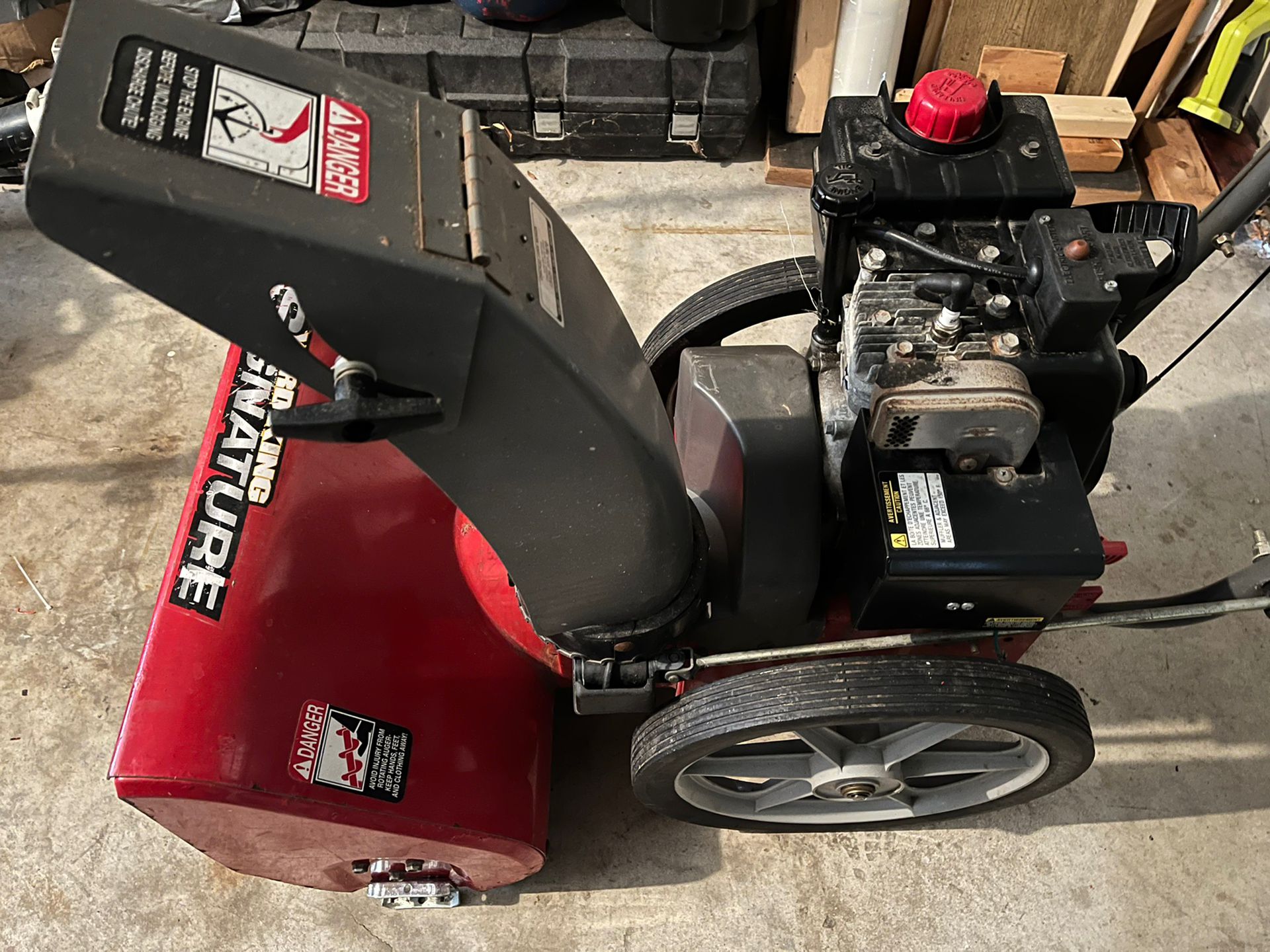 Signature Snow King Snowblower for Sale in Naperville, IL - OfferUp