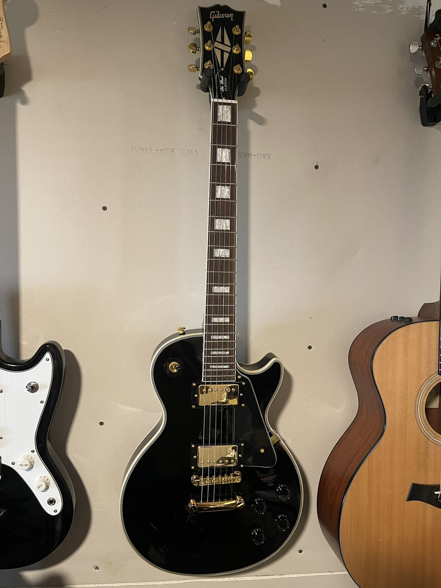 CHIBSON LES PAUL CUSTOM for Sale in Riverside, CA - OfferUp