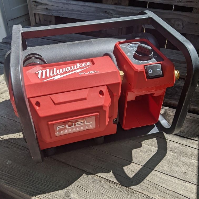 Milwaukee M18 FUEL Gallon Portable Quiet Cordless Air Compressor #2840 ...