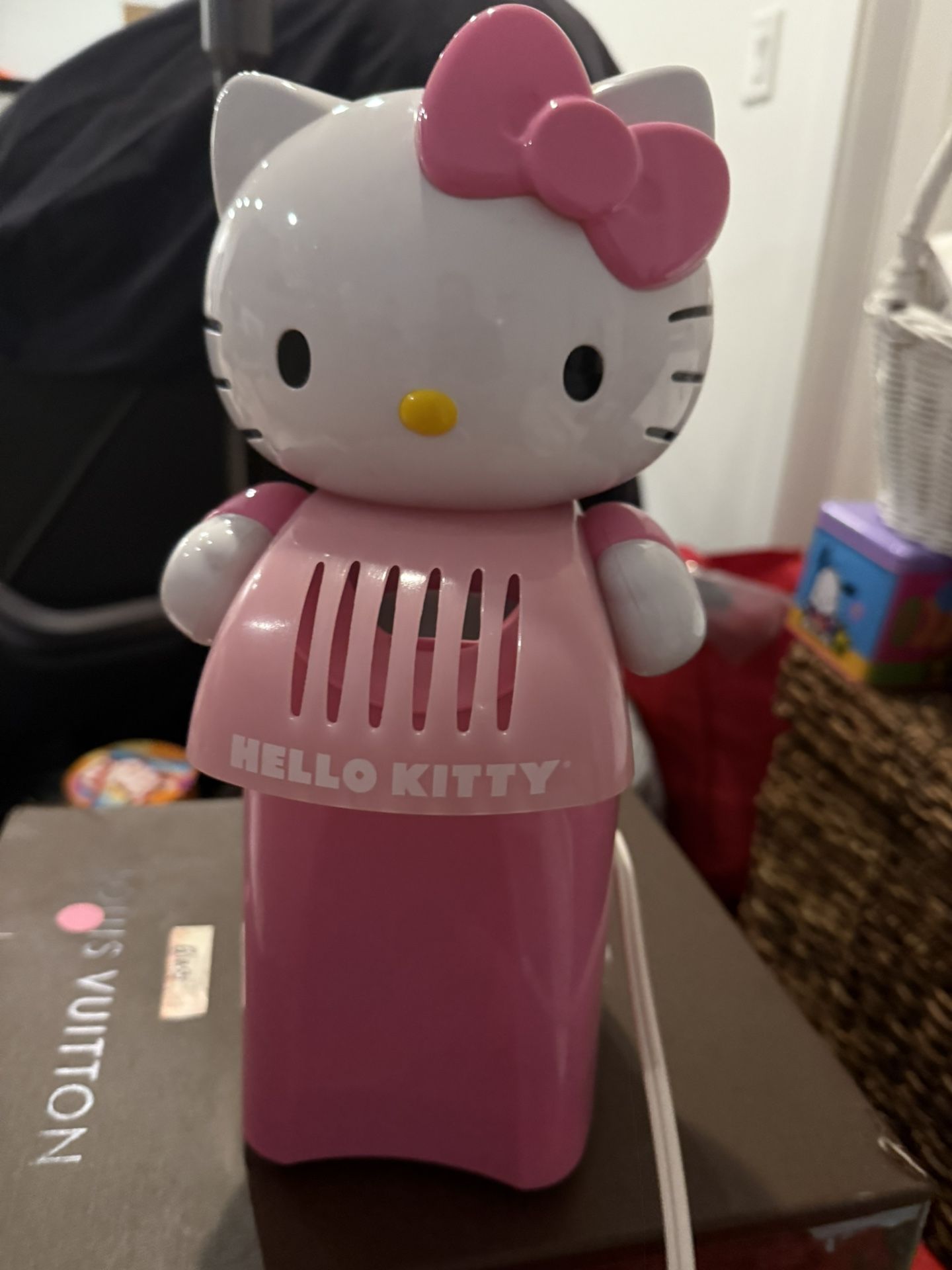 Excellent - Hello kitty Popcorn Machine $20 for Sale in Arcadia, CA ...