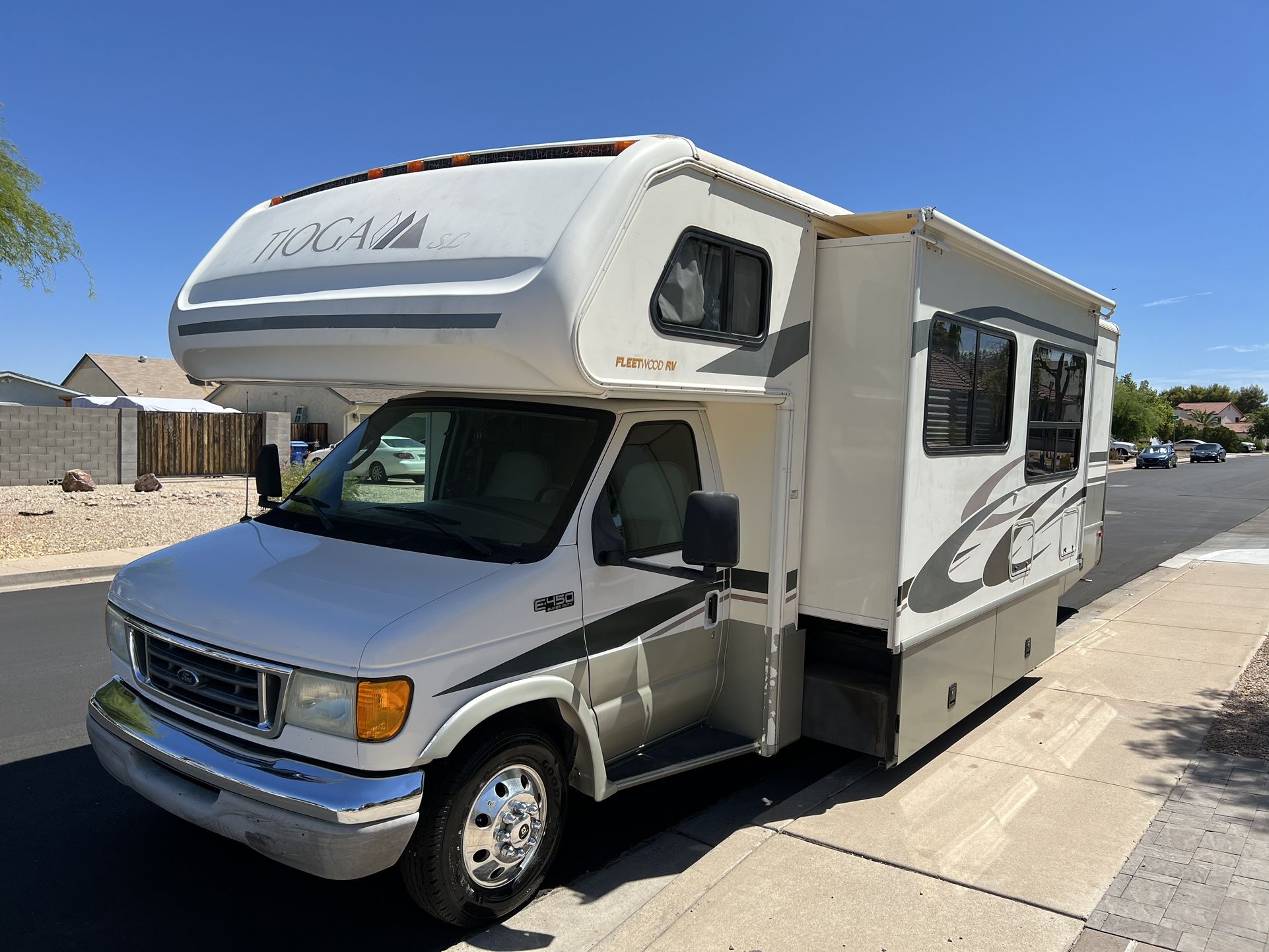 2004 FORD FLEETWOOD TIOGA for Sale in Albuquerque, NM - OfferUp