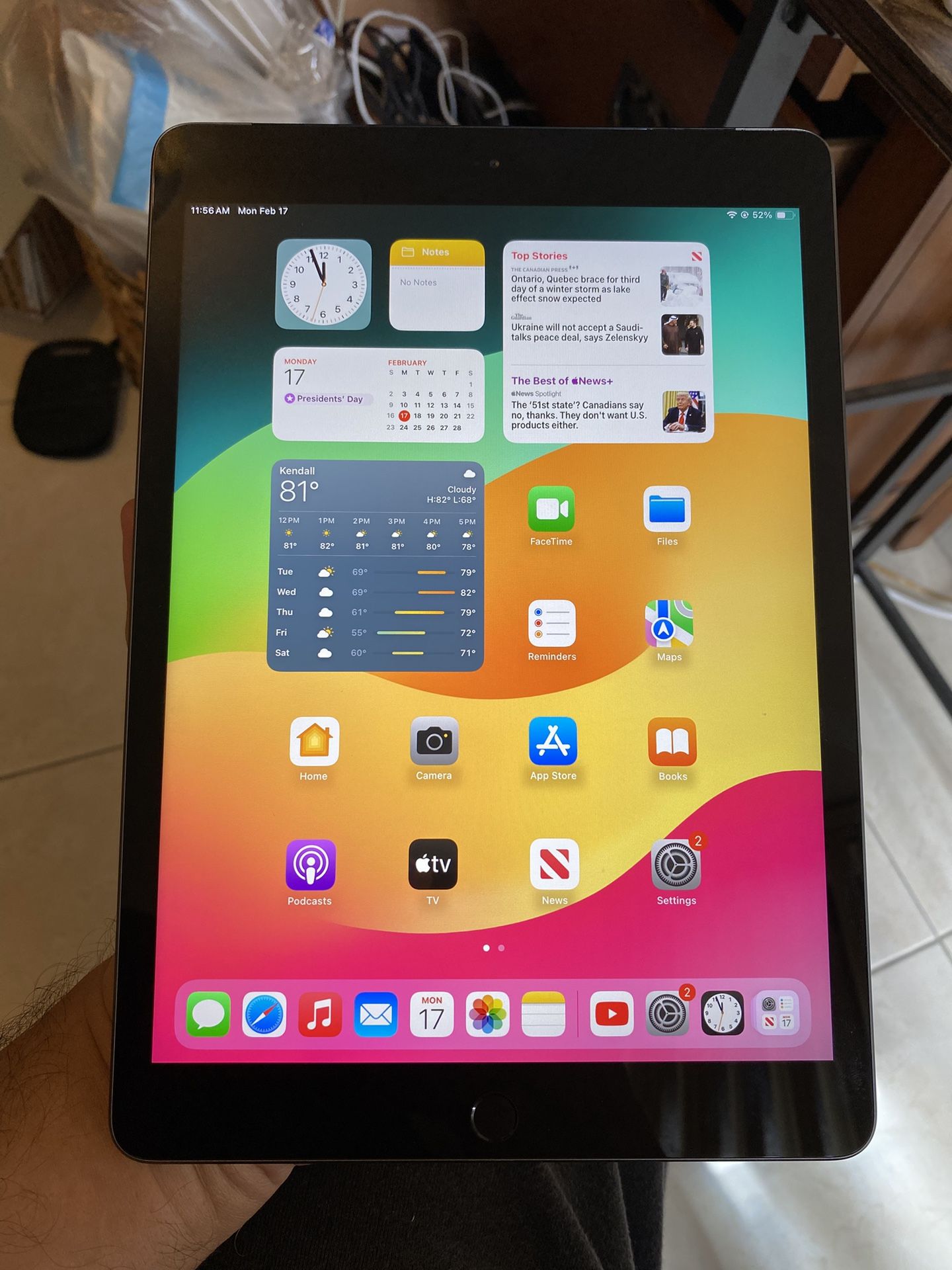 Unlocked 10.2-inch iPad 7 - 32GB Great Condition Cellular + Wi-Fi for Sale in Miami, FL - OfferUp