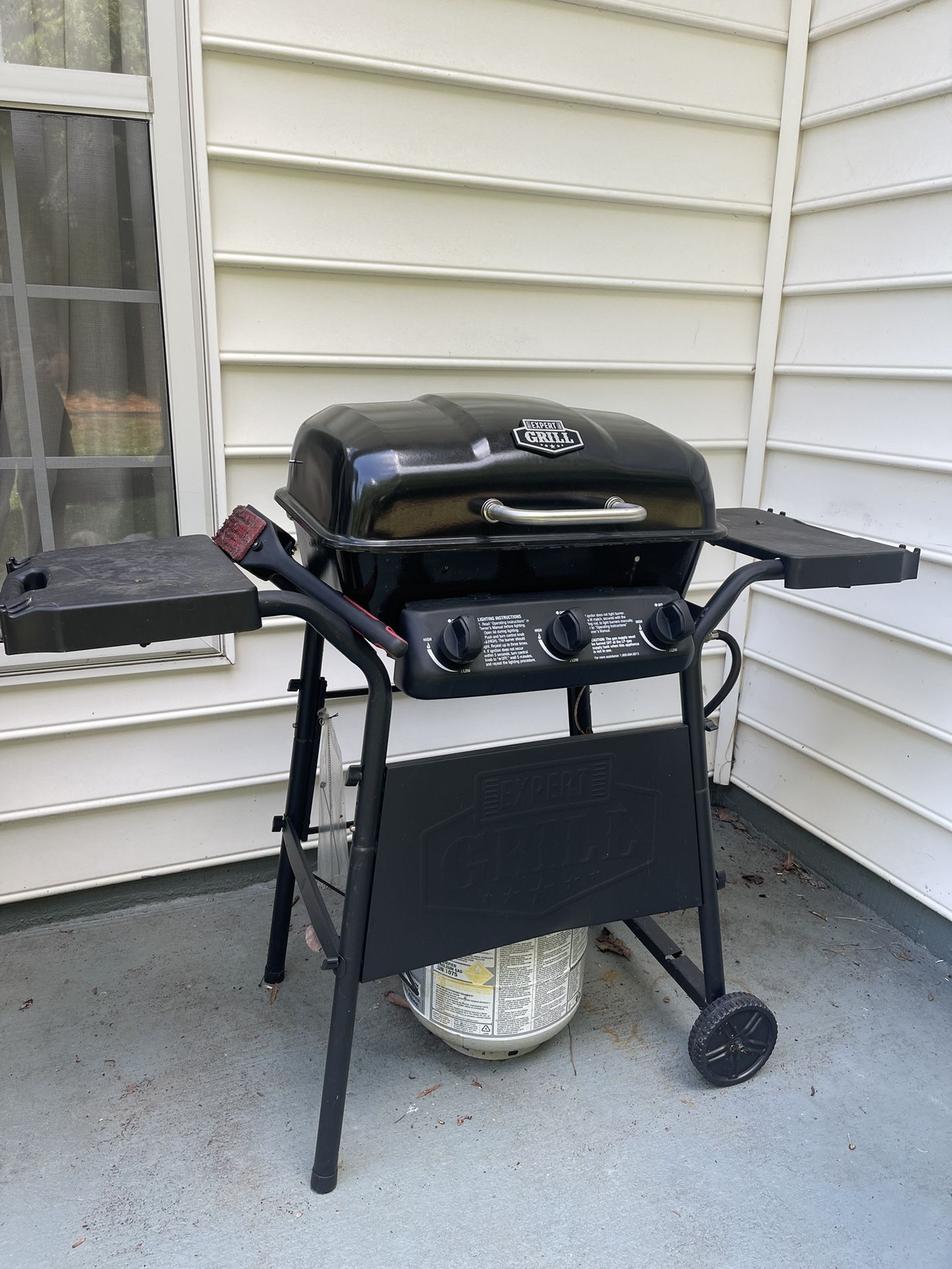 Expert Grill With Full Propane Tank And Cover for Sale in Charlotte, NC ...